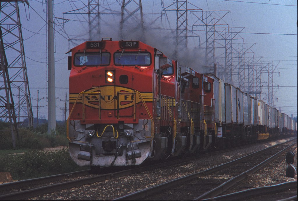 ATSF 531 leads a matched set of GE B40-8W on the westbound #199 train